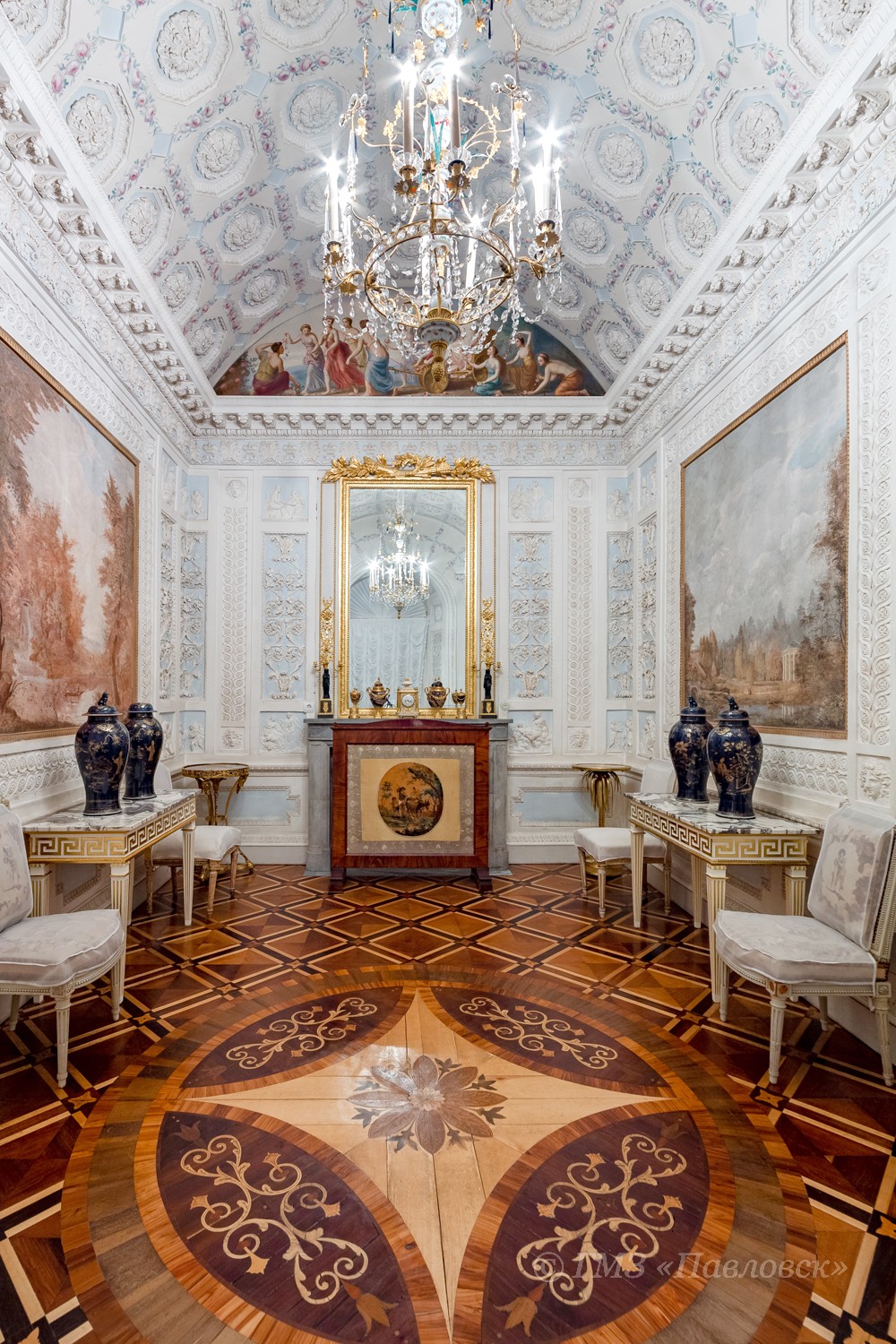 the dressing room of maria feodorovna on the floor plane
